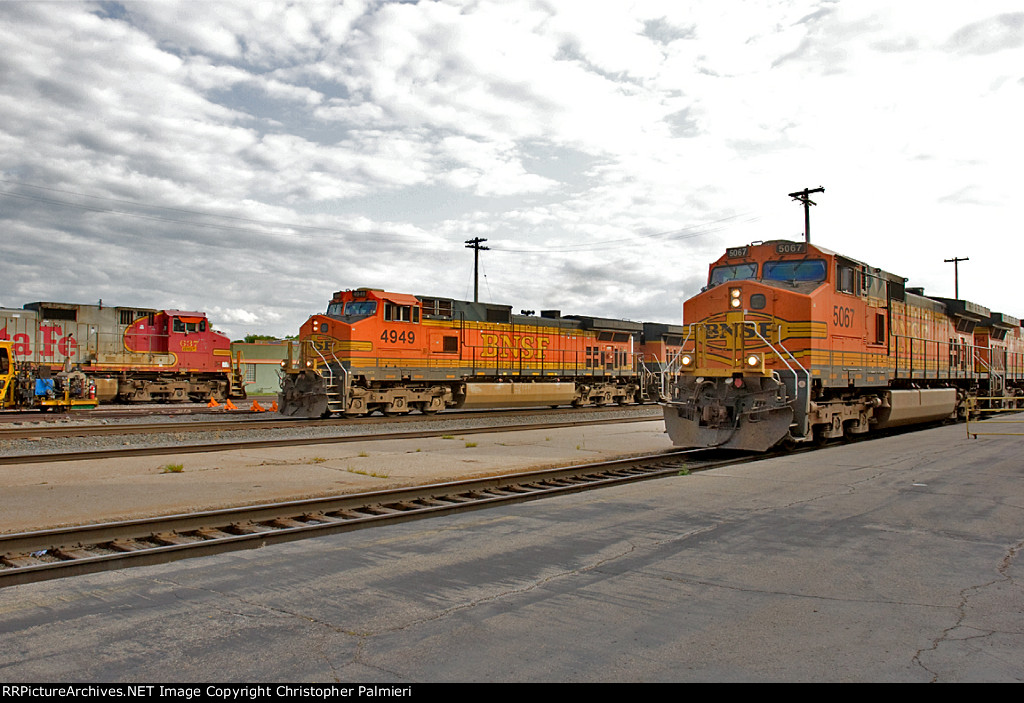 BNSF 4949, BNSF 637, and BNSF 5067